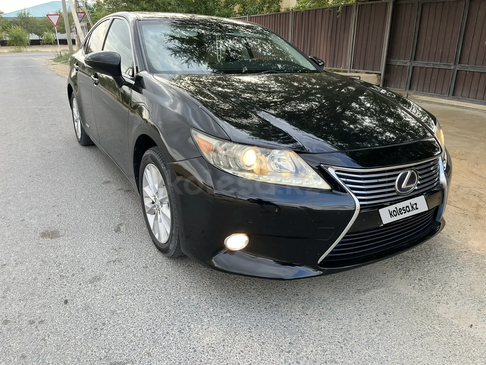 Продажа Lexus ES 300h 2013 года в Актау - №181850838: цена 9000000₸. Купить Lexus ES 300h — Колёса