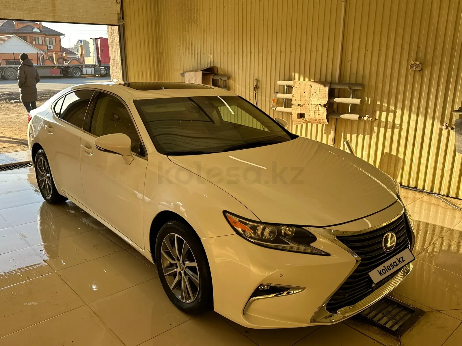Продажа Lexus ES 300h 2016 года в Атырау - №180977900: цена 11900000₸. Купить Lexus ES 300h — Колёса