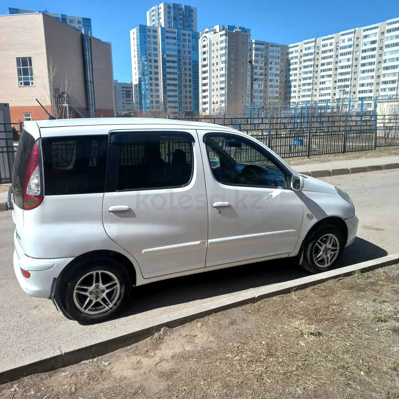 Продажа Toyota Fun Cargo 2005 года в Астане - №151612823: цена 3200000 ...