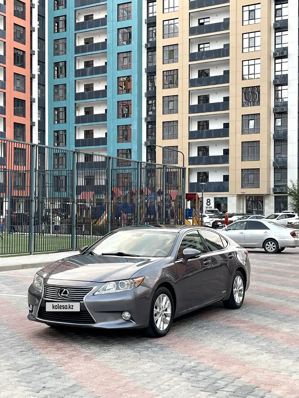 Продажа Lexus ES 300h 2012 года в Жанаозене - №180634888: цена 7500000 ...