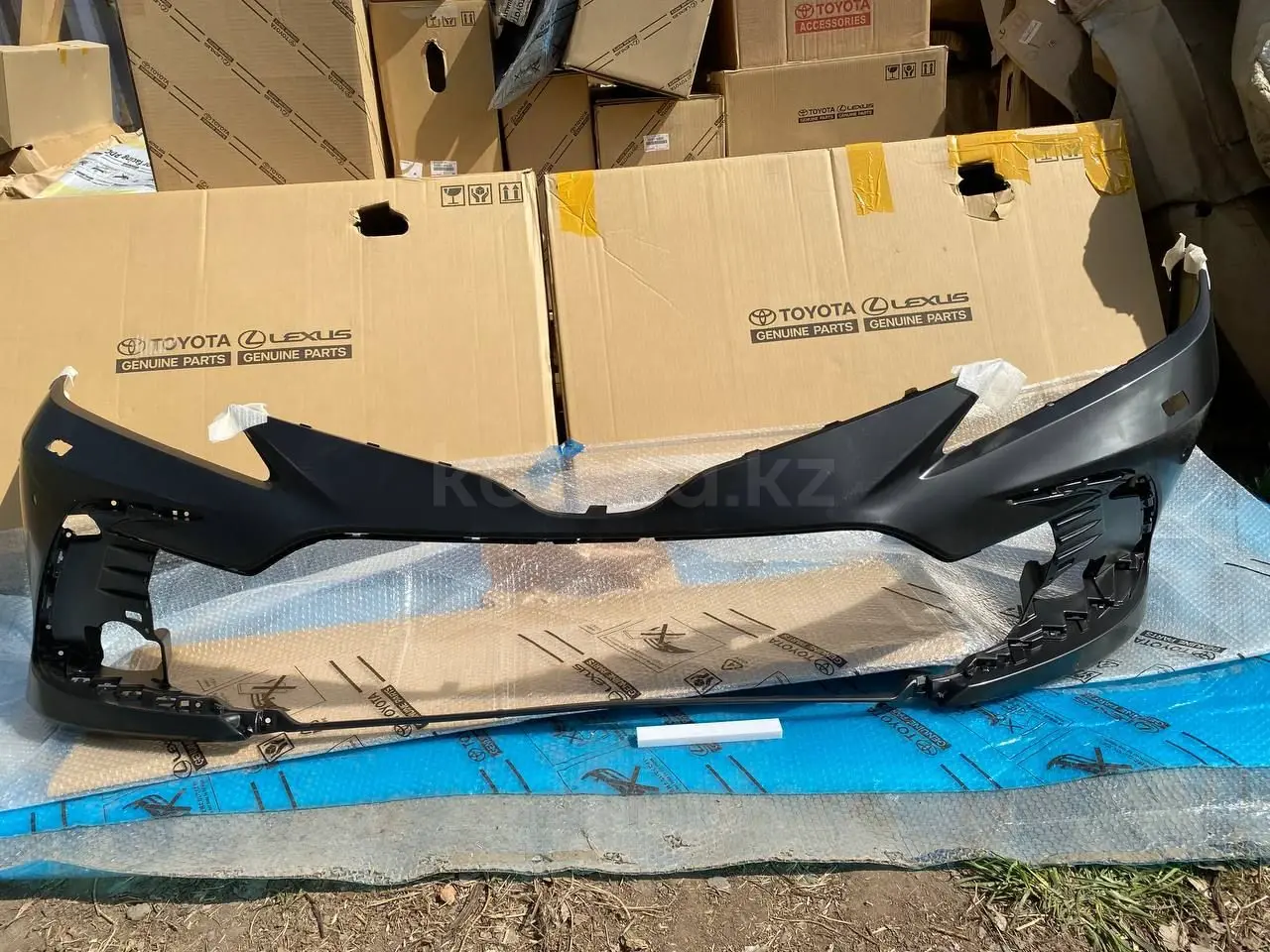 Оригинальный передний бампер Camry 75 в Алматы - №151258578: купить ...