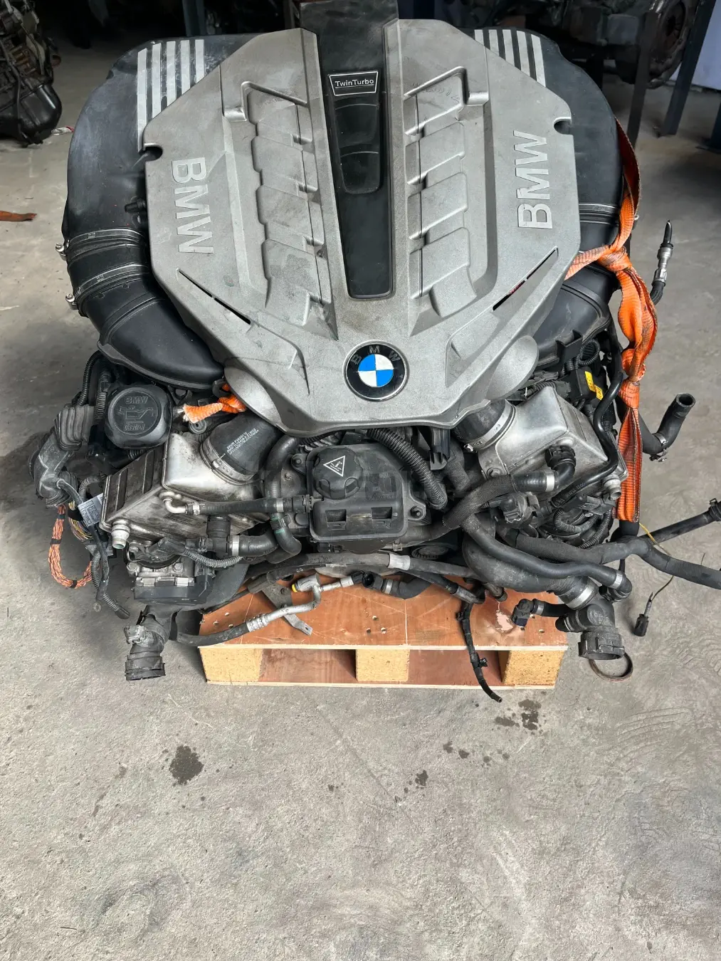 Двигатель BMW N63 B44 в Алматы - №170312747: купить запчасти на Колёсах