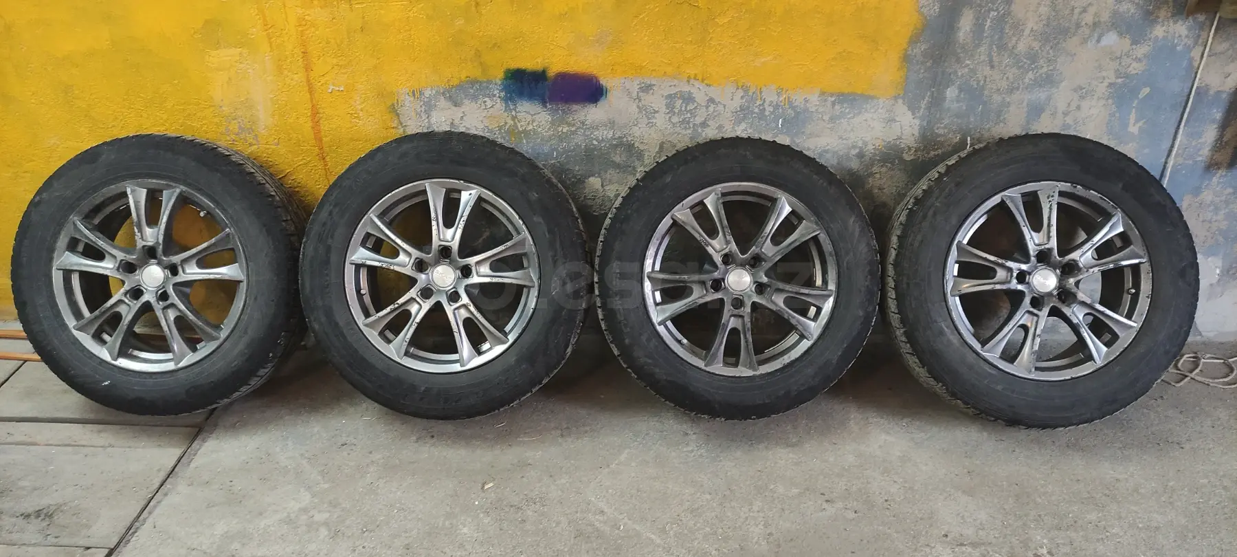 Диски с летней резиной 225/65 R17 Б/У комлект 4 шт. Сузуки Гранд Витара ...