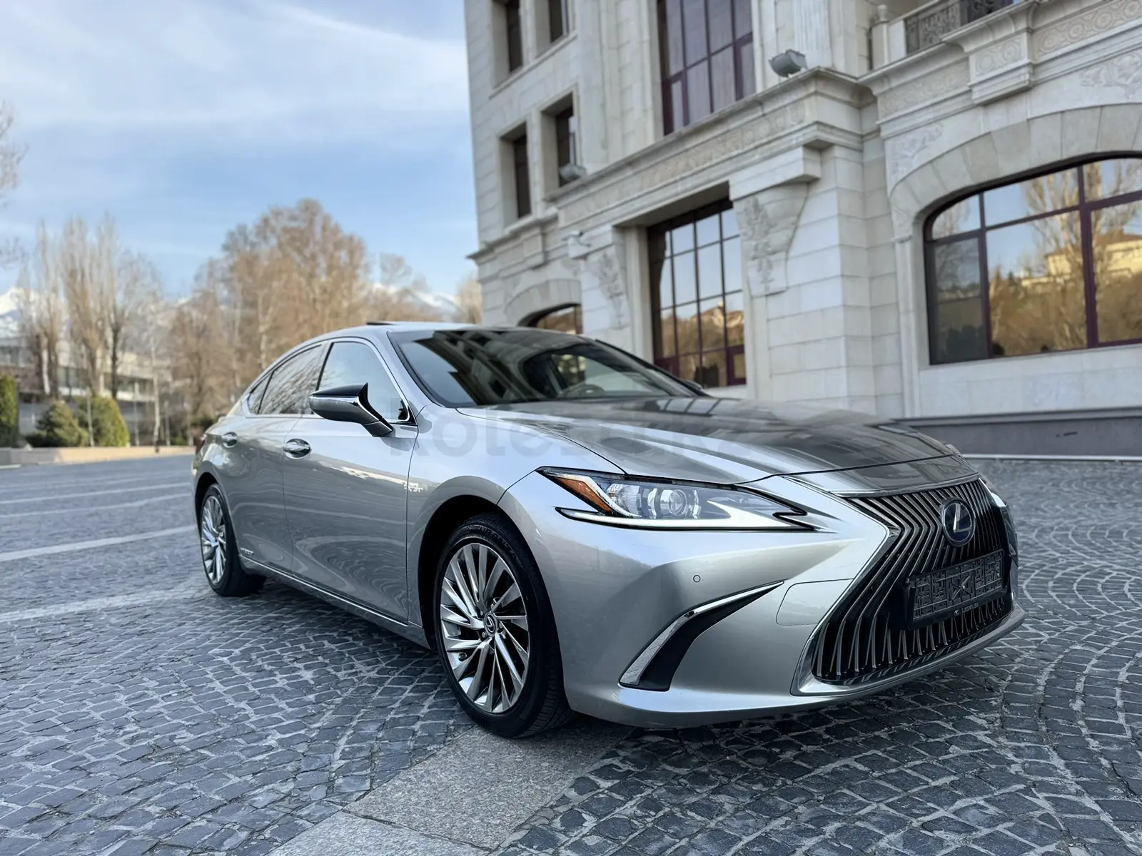 Продажа Lexus ES 300h 2019 года в Алматы - №169396837: цена 17500000₸. Купить Lexus ES 300h — Колёса