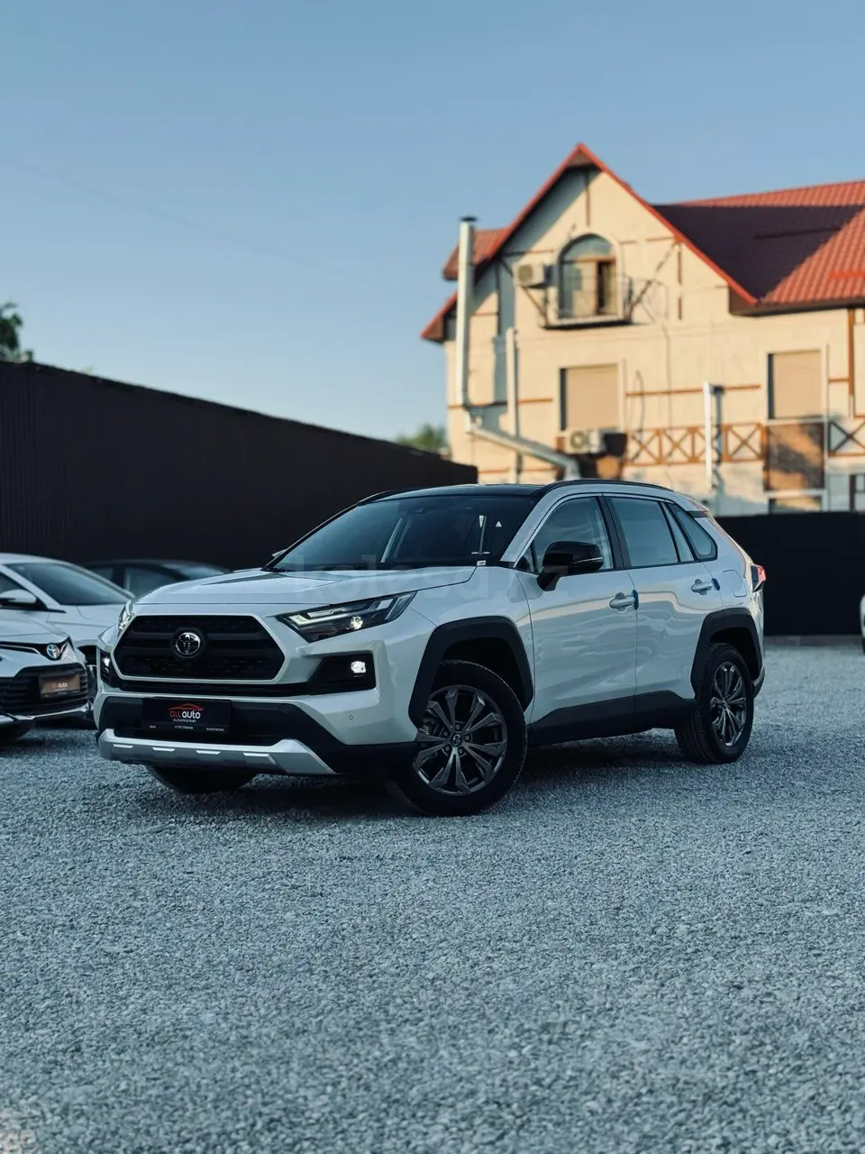 Продажа Toyota RAV4 2023 года в Шымкенте - №172531598: цена 15700000₸. Купить Toyota RAV4 — Колёса