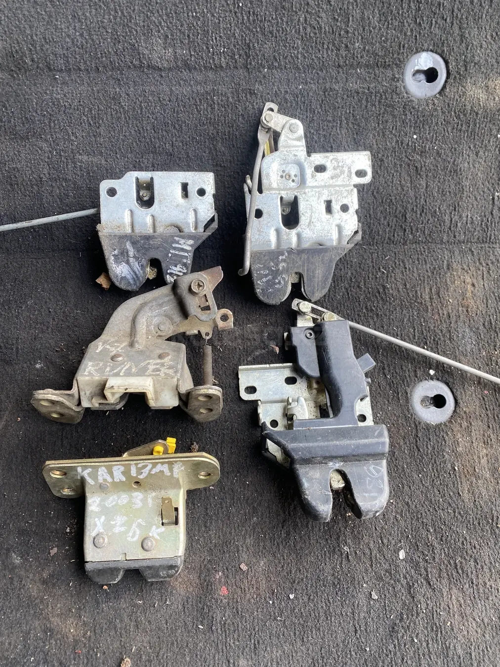 Замок багажника в Алматы - №166699573: купить запчасти на Колёсах