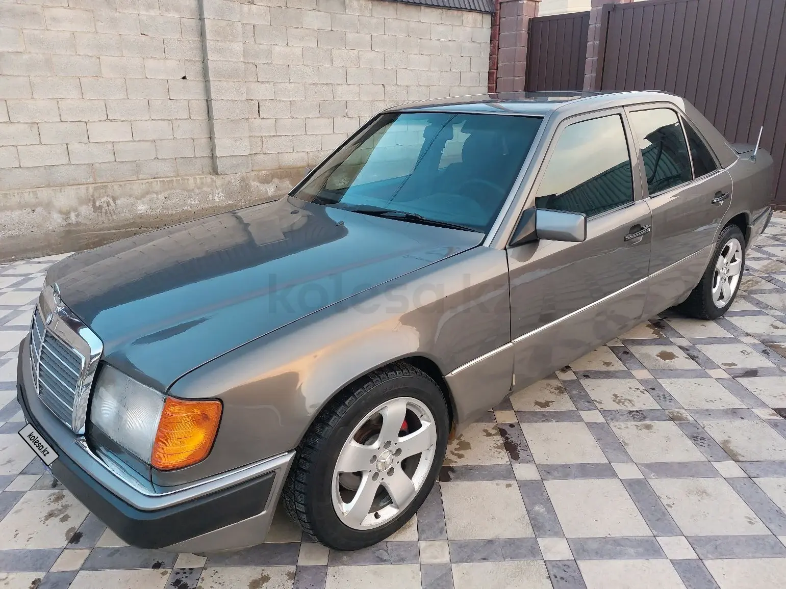Продажа Mercedes-Benz E 230 1991 года в Алматы - №164165614: цена ...