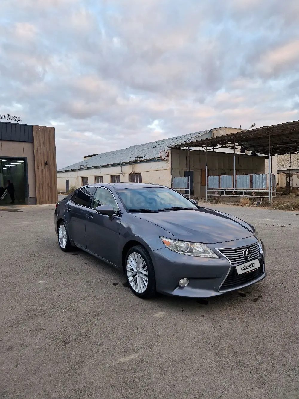Продажа Lexus ES 300h 2012 года в Жанаозене - №181447871: цена 7000000 ...